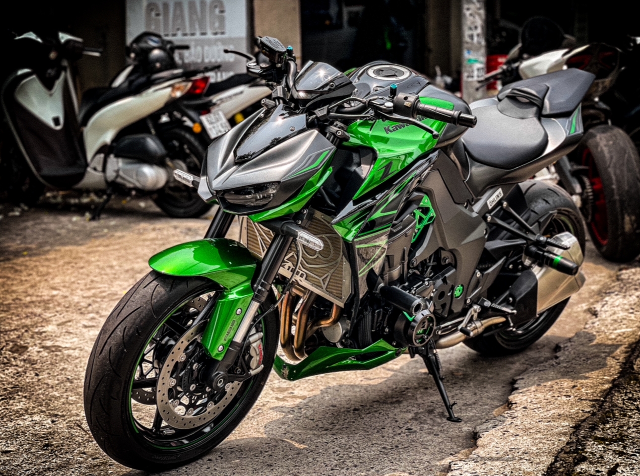 Kawasaki Z1000R model 2022